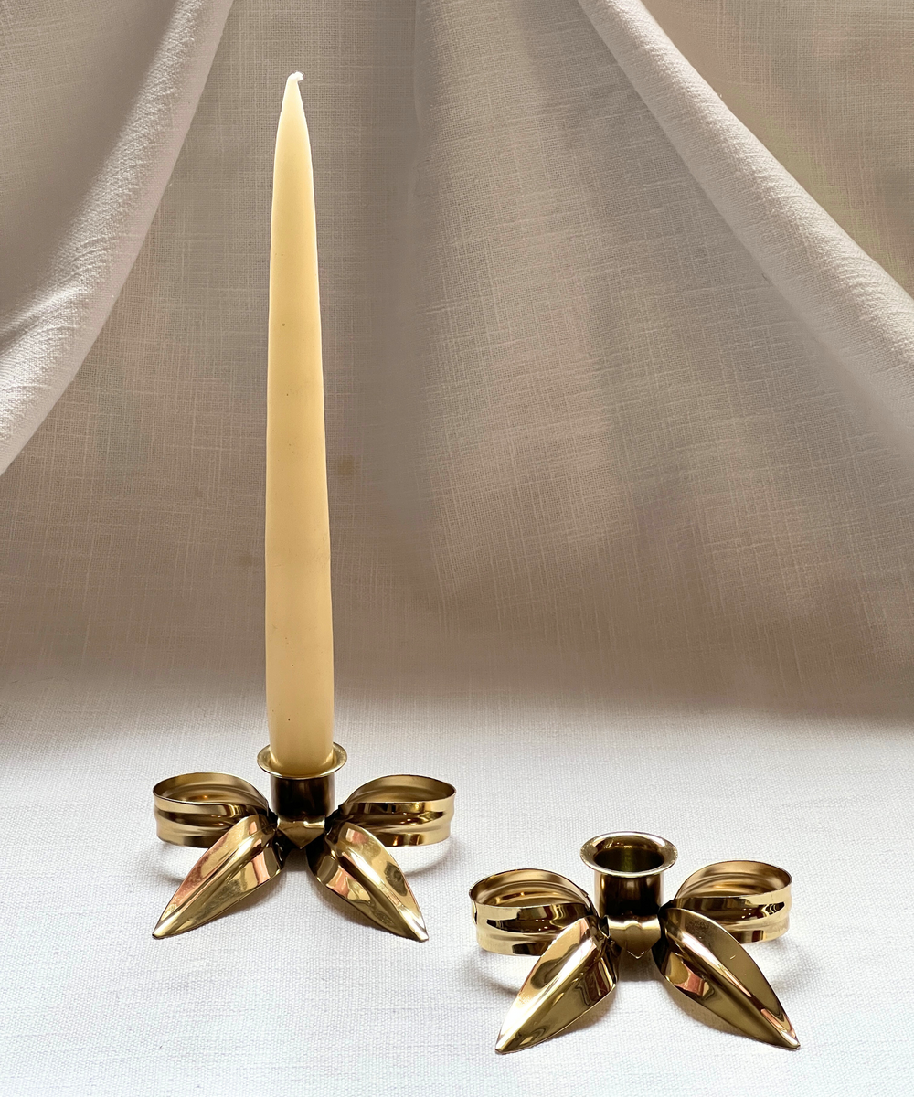 A Pair of Bow Candleholders | Brass – Tooka